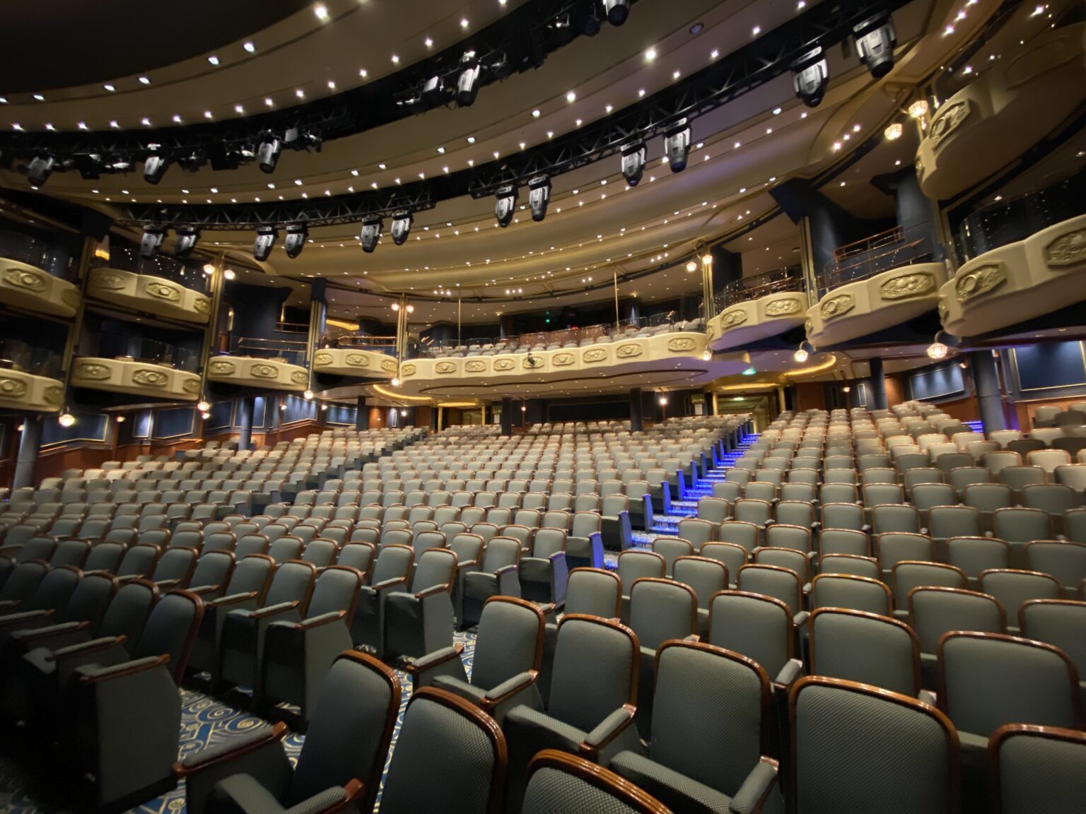 キュナード・クイーンエリザベスのクルーズ体験記ブログ - yuko.tv