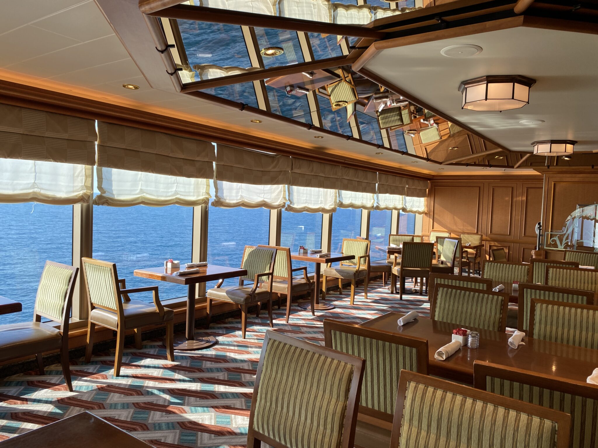 キュナード・クイーンエリザベスのクルーズ体験記ブログ - yuko.tv